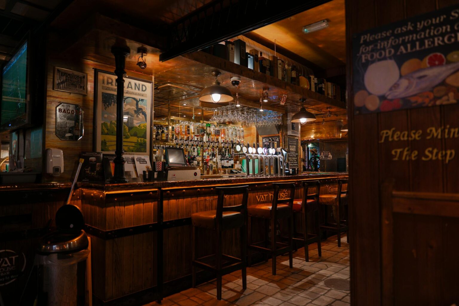 The best traditional pubs in Glasgow: historic bars, heritage interiors ...